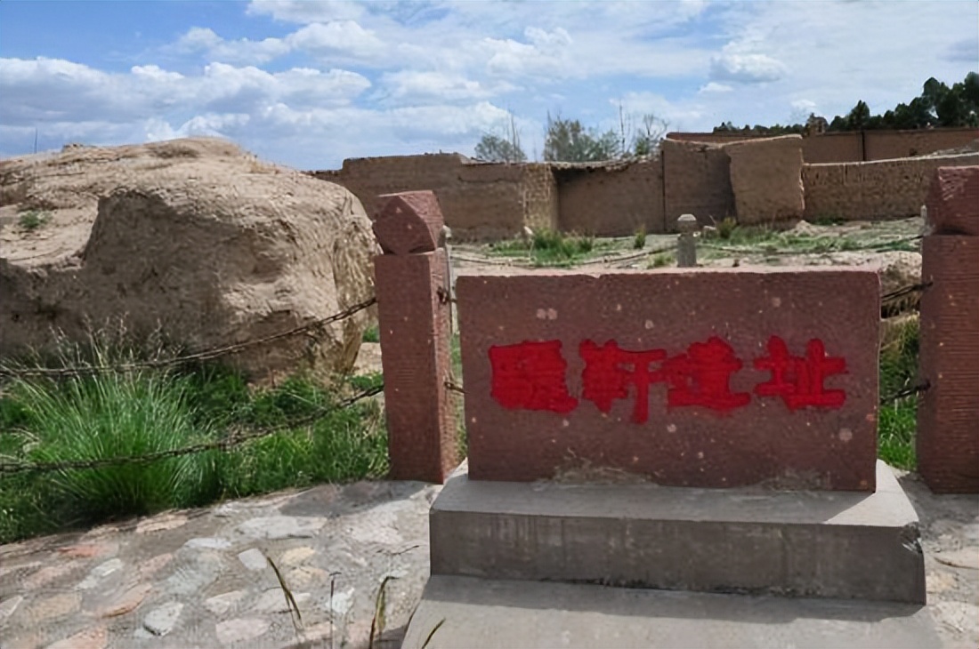 Visiting the tomb of a famous general in the Eastern Han Dynasty, the ...