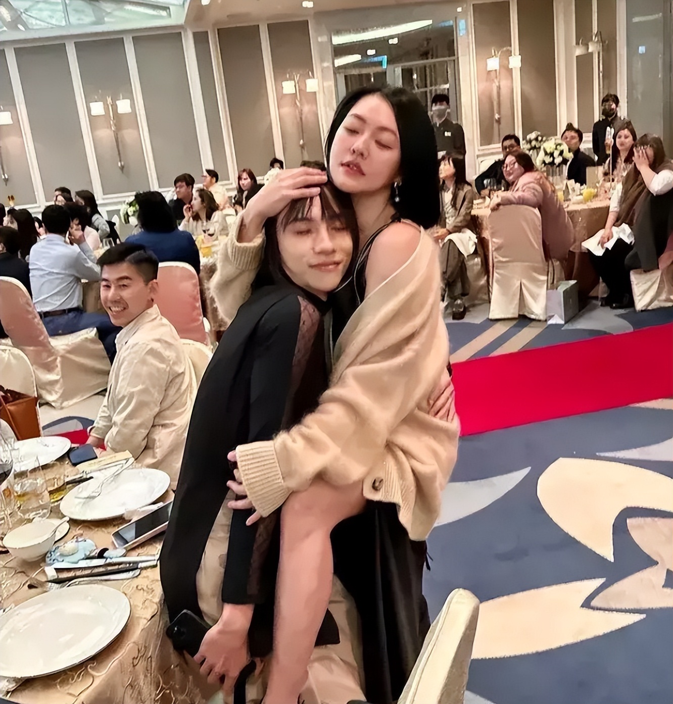 The footage of Little S force-feeding Mr. Huang with an unknown liquid ...