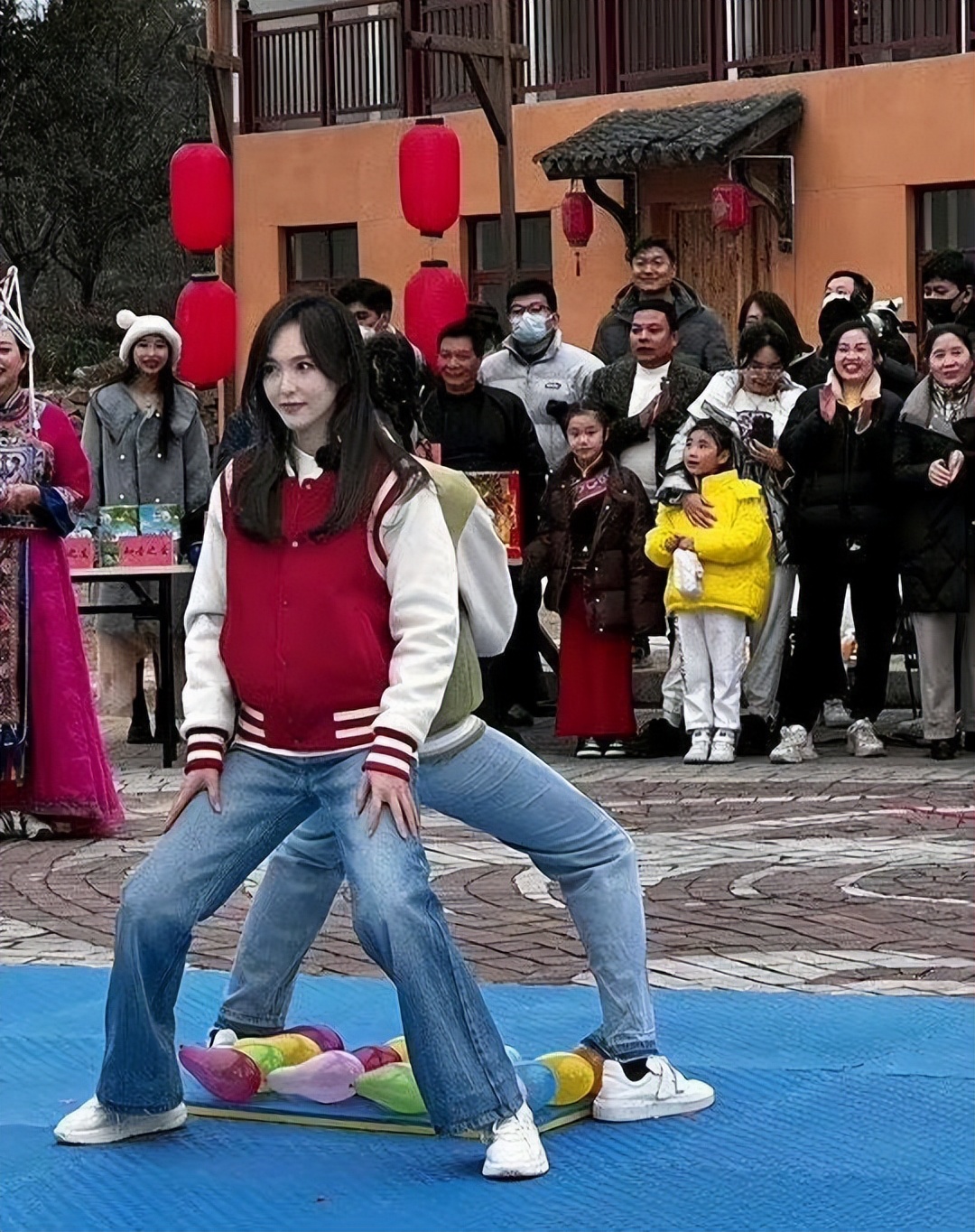 Tang Yan's "Our Inn" recording Reuters photographer fell down and warm ...