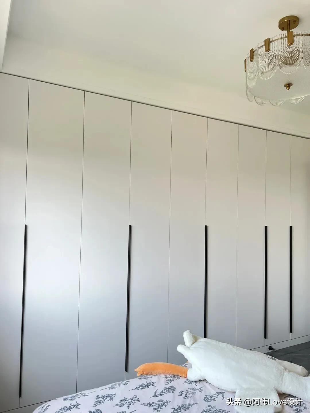 The minimalist cabinet door is not only one door to the top, but also ...