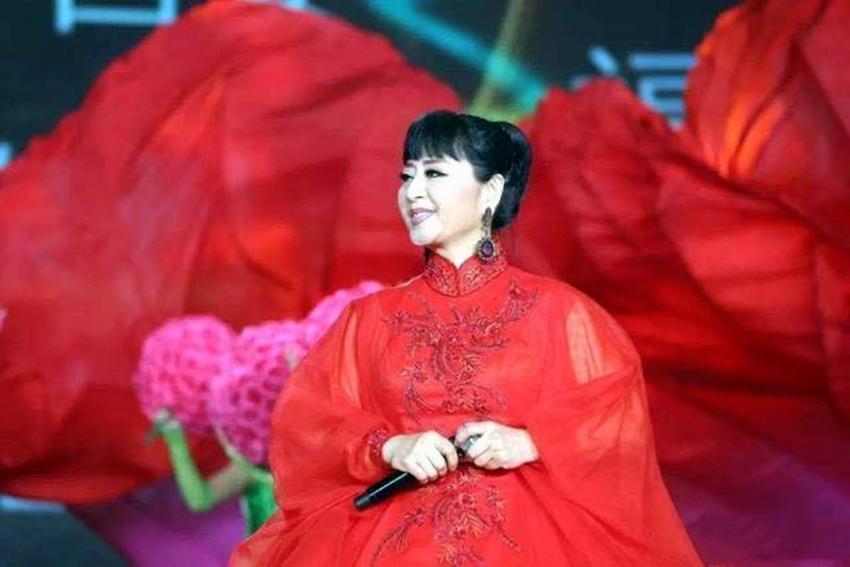 What kind of story is this?Yin Xiumei, an old singer, is 66 years old ...