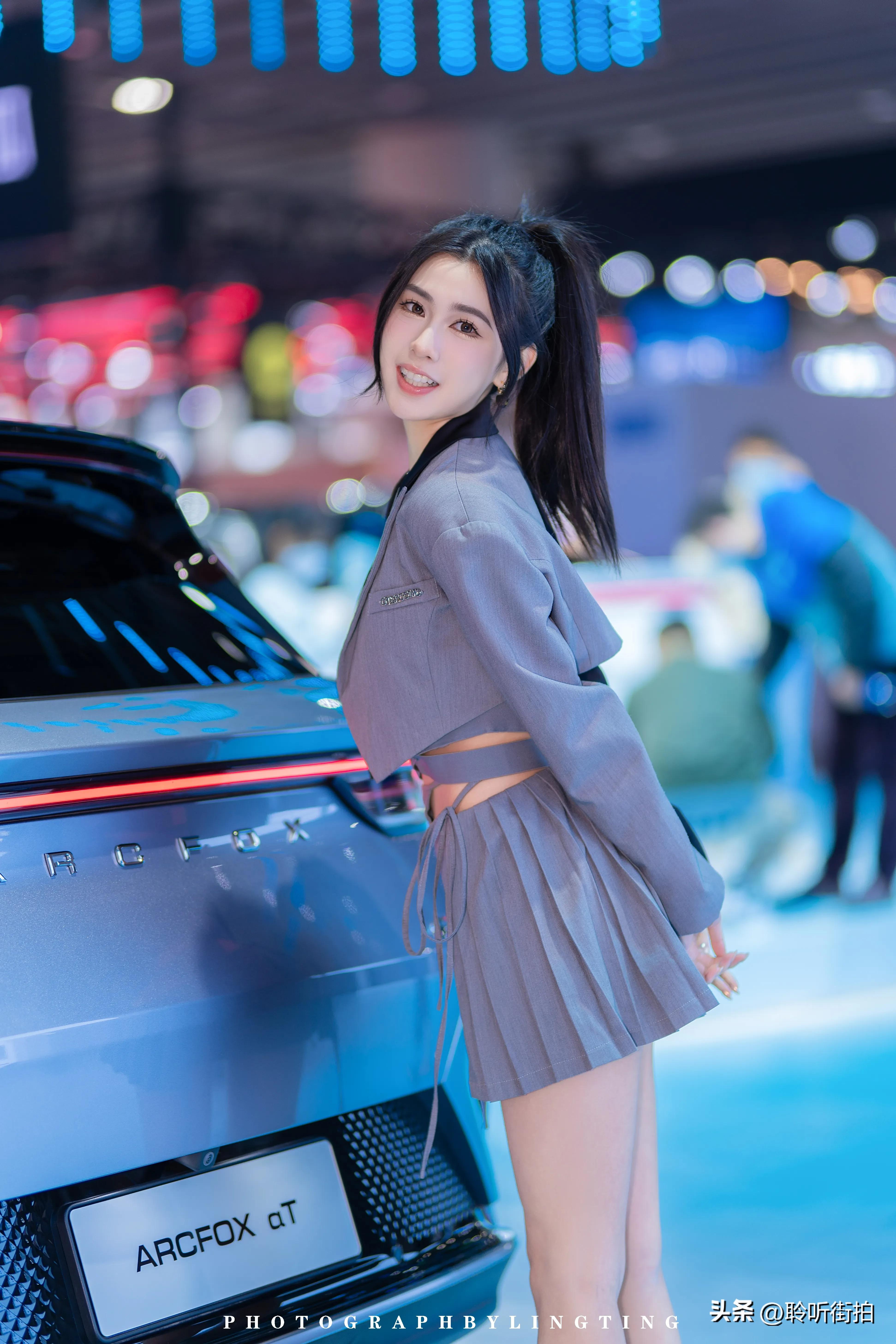 Auto show model: Aimee - iNEWS