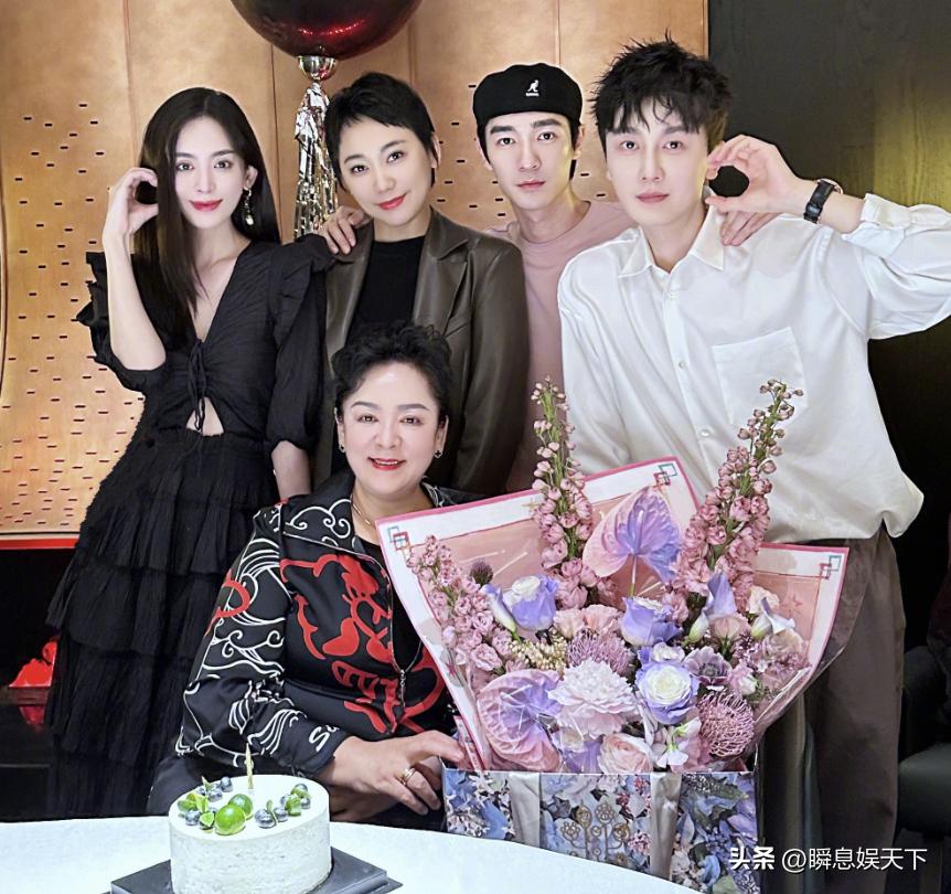 Nazha took a family photo to celebrate her mother's birthday, her ...