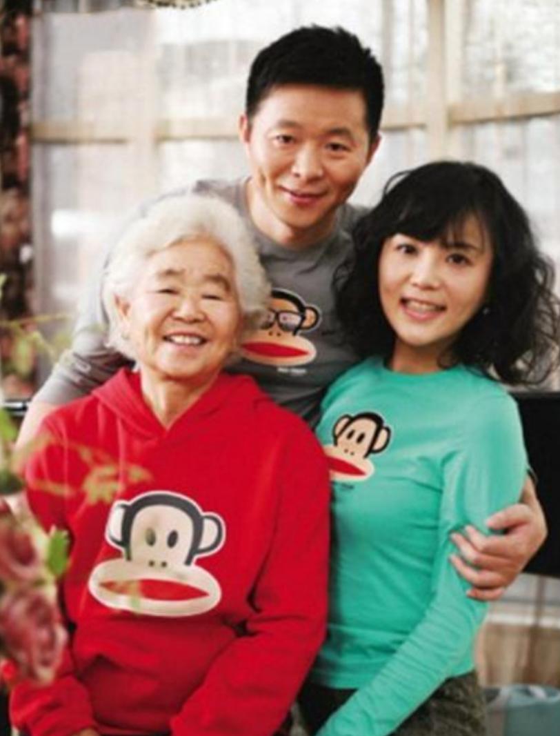 "Western Singer" Wang Hongwei and his 13-year-old wife Yang Shanshan, the husband and wife sing ...