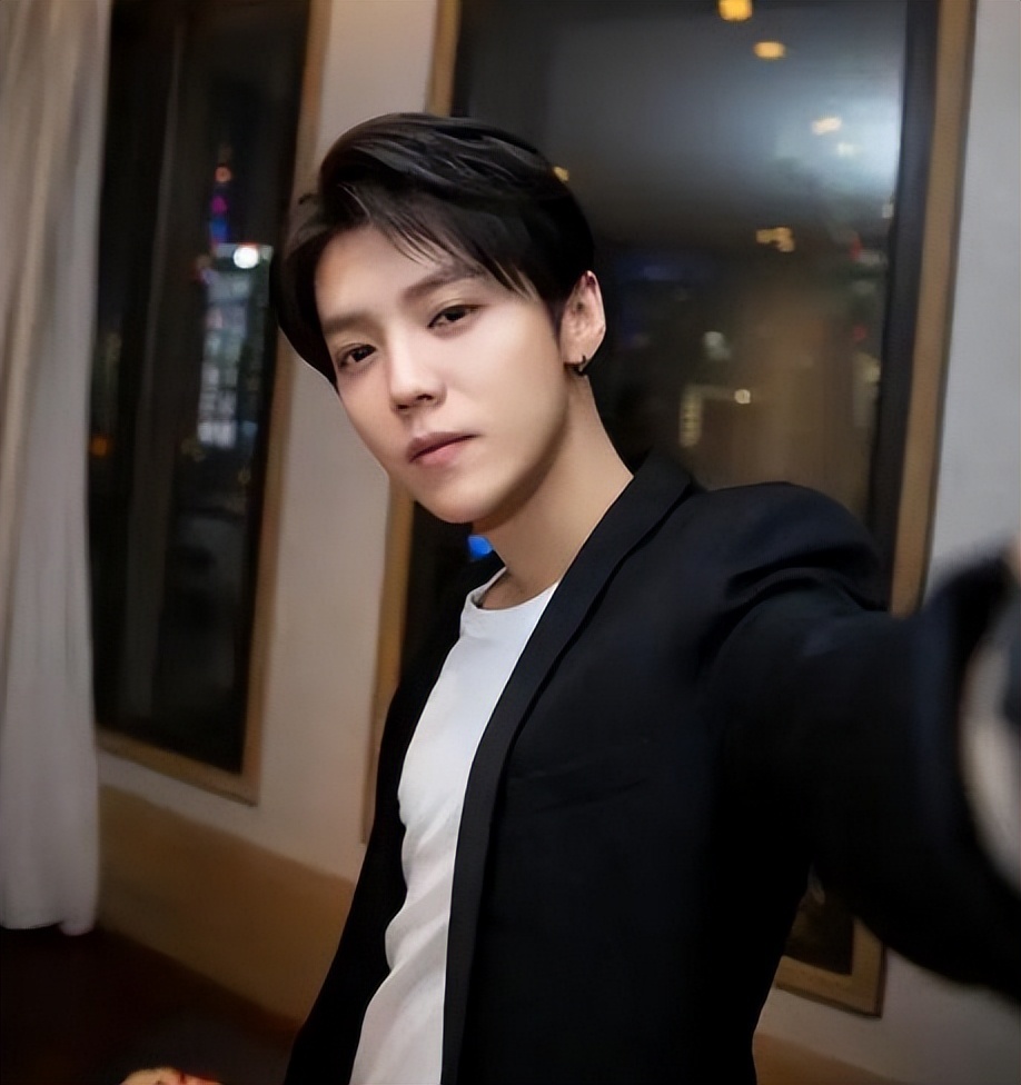 Another cool one, the first generation of 4 top streamers of Neiyu, now ...