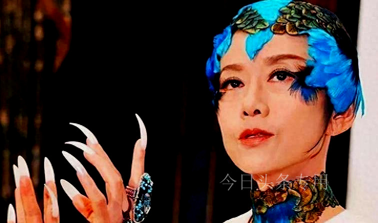 It's really shameless to look at it! "Rogue" facts in the name of art ...