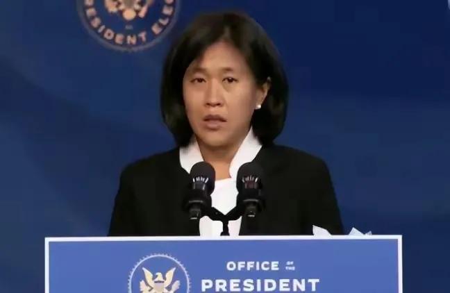 The blood of the Chinese is flowing on his body, but he is doing things ...