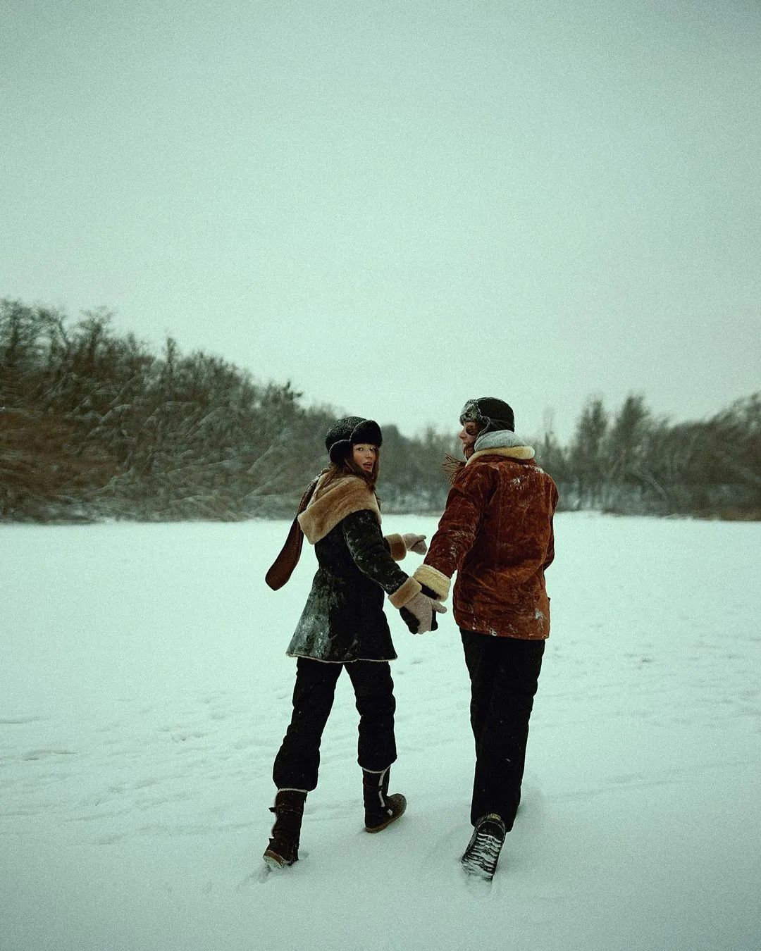 Why are foreign couples' photos so natural? Photographer uses light and ...