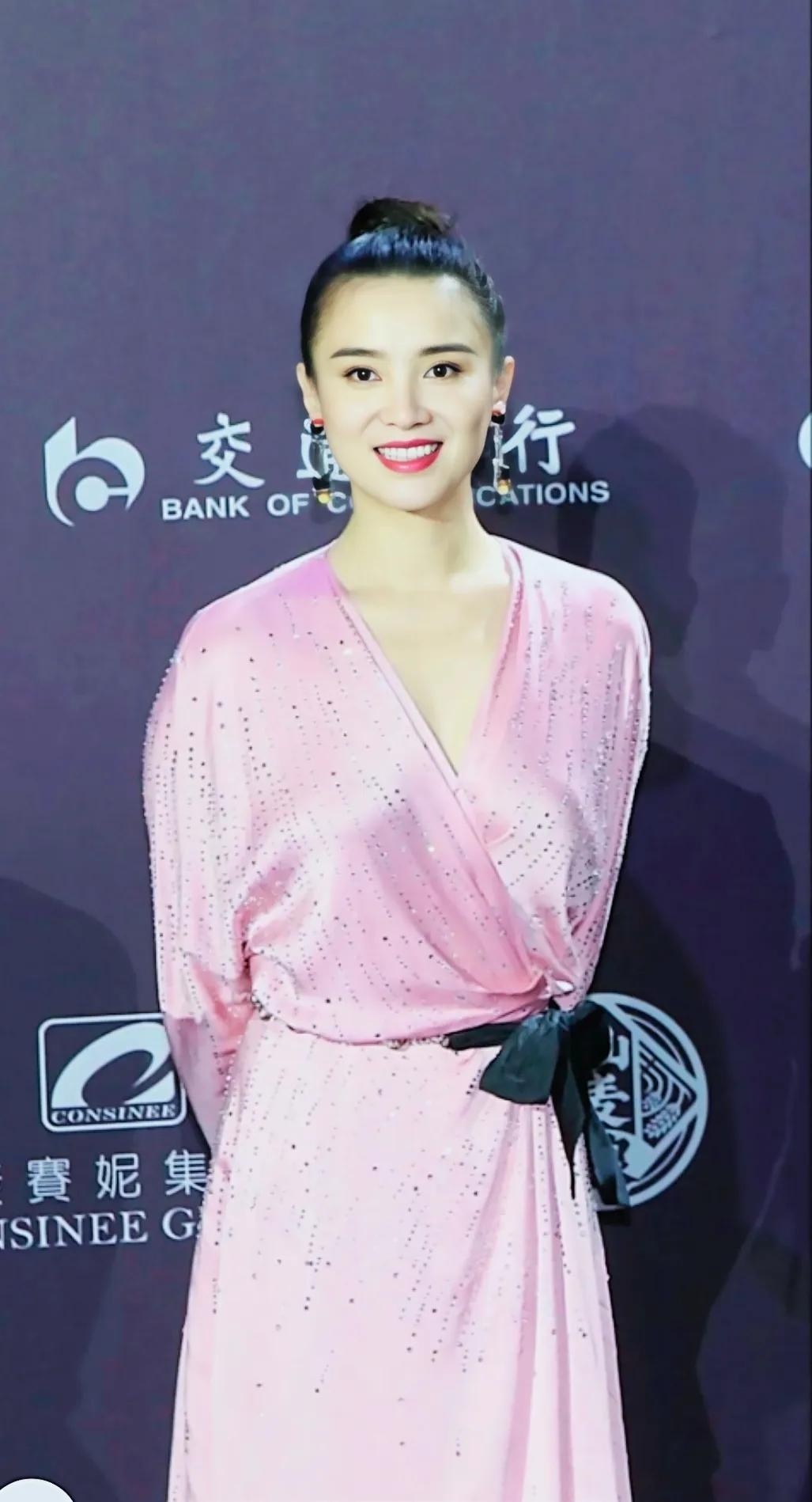 Song Jia is so beautiful - iNEWS