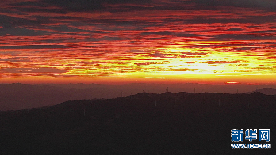 The morning glow in Dali, Yunnan is colorful and beautiful like a ...