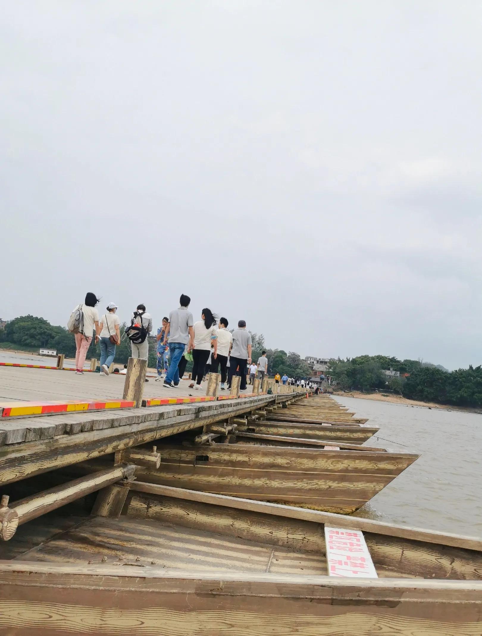 Floating Bridge - the unique fireworks in Ganzhou - iMedia