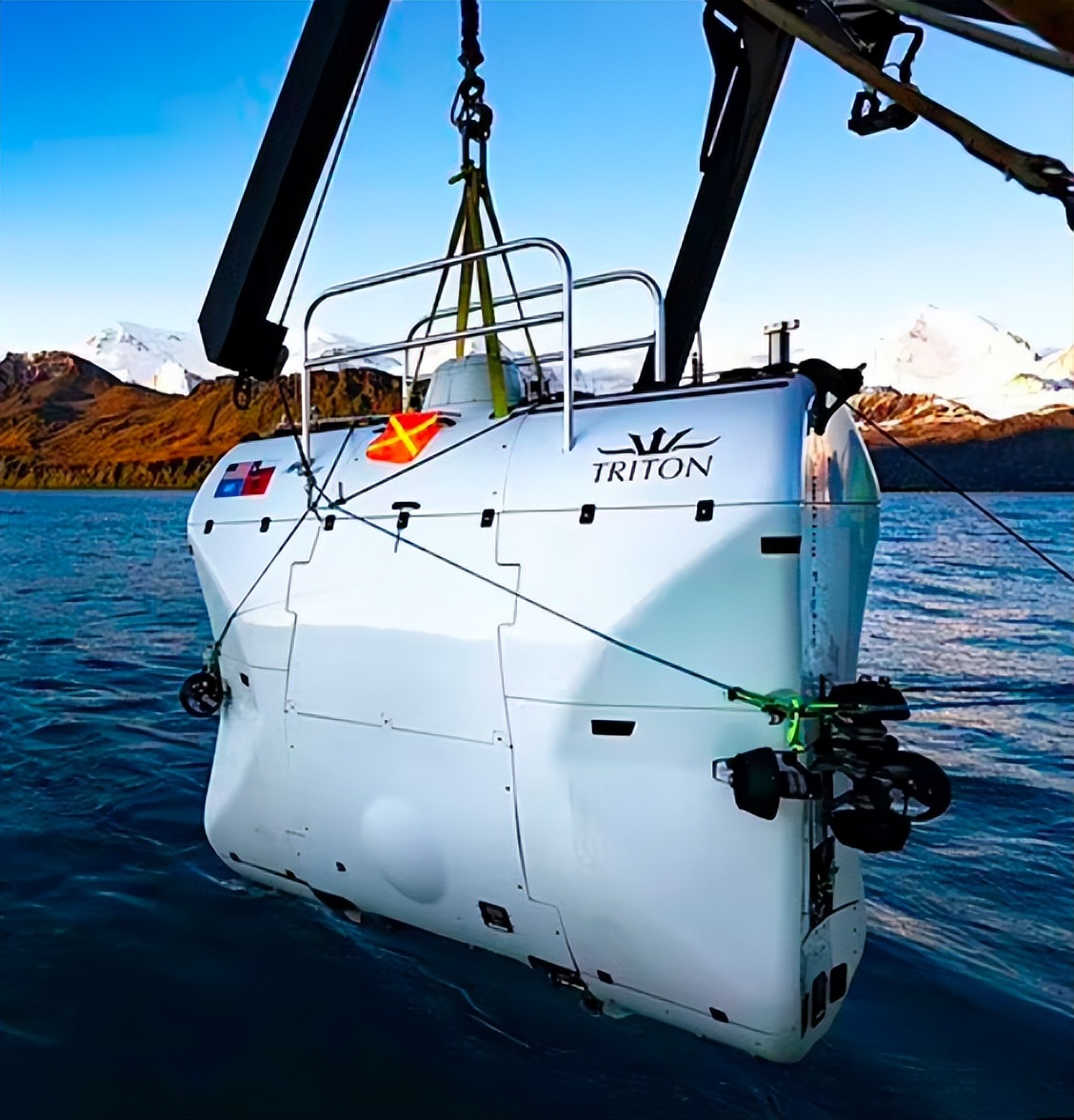 The billionaire and his driver were trapped in the Titanic submarine ...