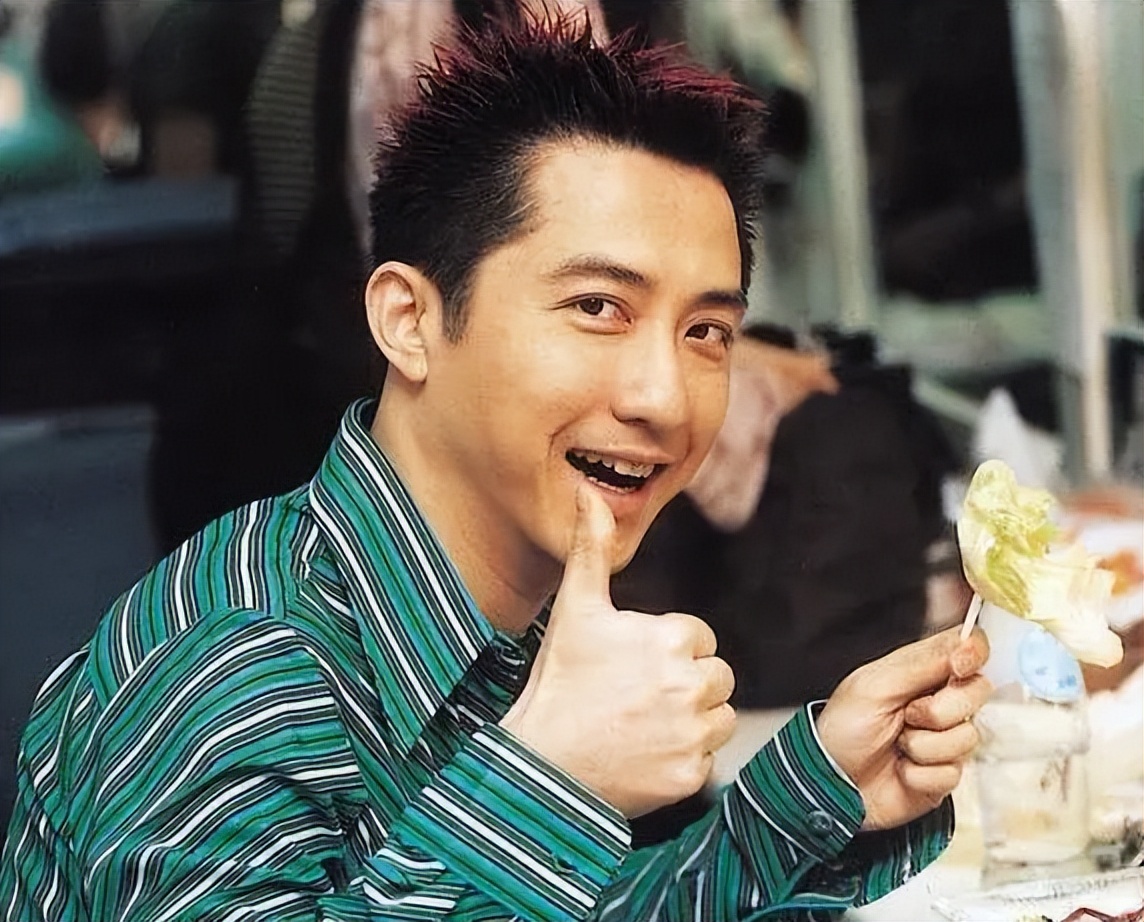 Give up the wealthy wife and marry a young girl who is 10 years younger ...