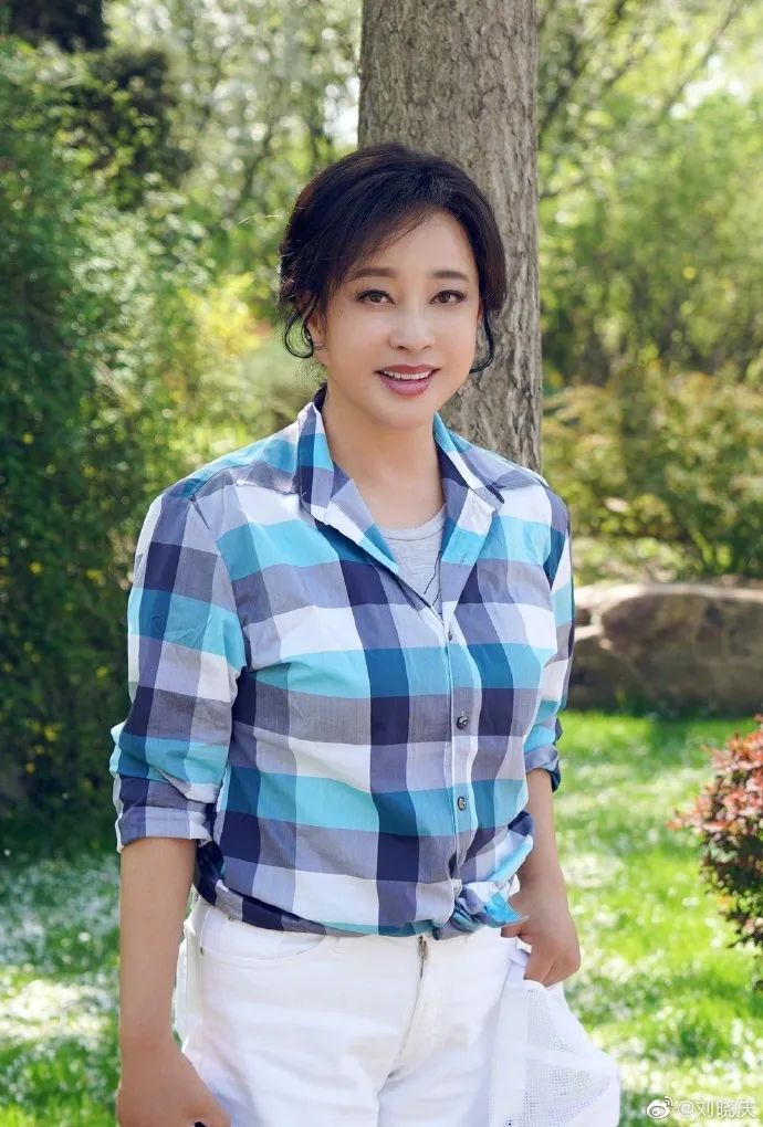70-year-old Liu Xiaoqing plays the newlywed girl again, but this time ...