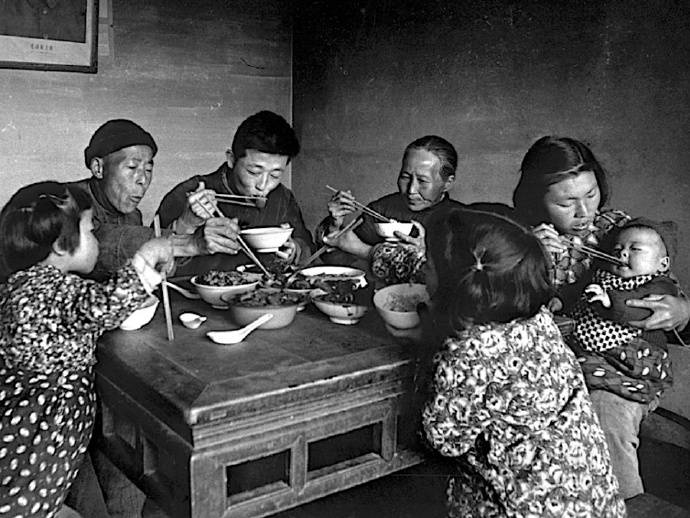 How did rural people spend their evenings in the 1960s and 1970s - iMedia