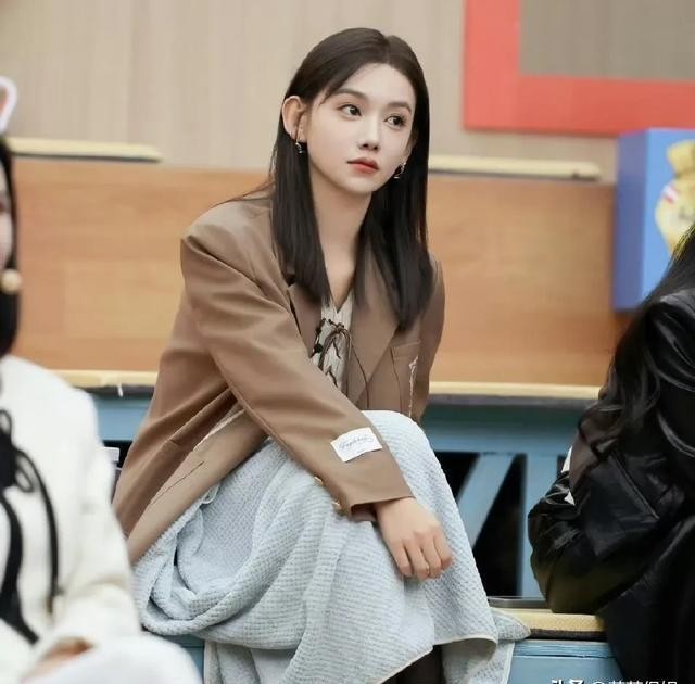 Li Muchen is really insightful. Not only does he agree with Yang Zi's ideas, but he is also ...