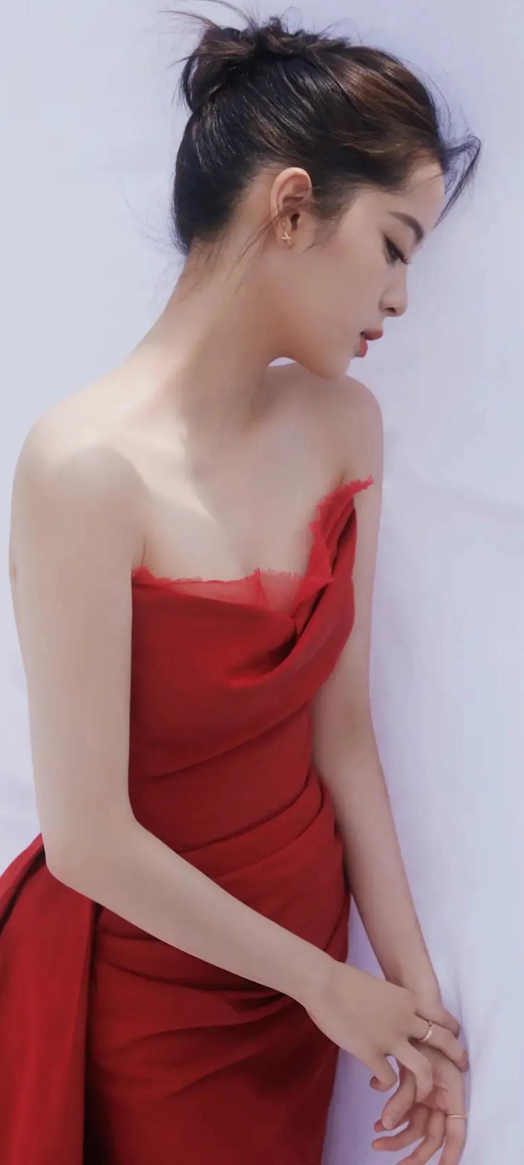 Celebrity pictures - Issue 197 Ouyang Nana - iNEWS