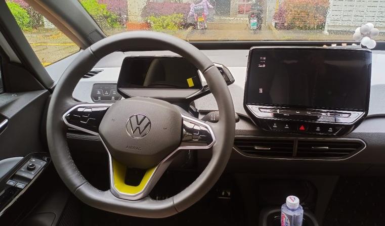 Ultra-long wheelbase, rare rear-mounted rear-drive in its class, what ...