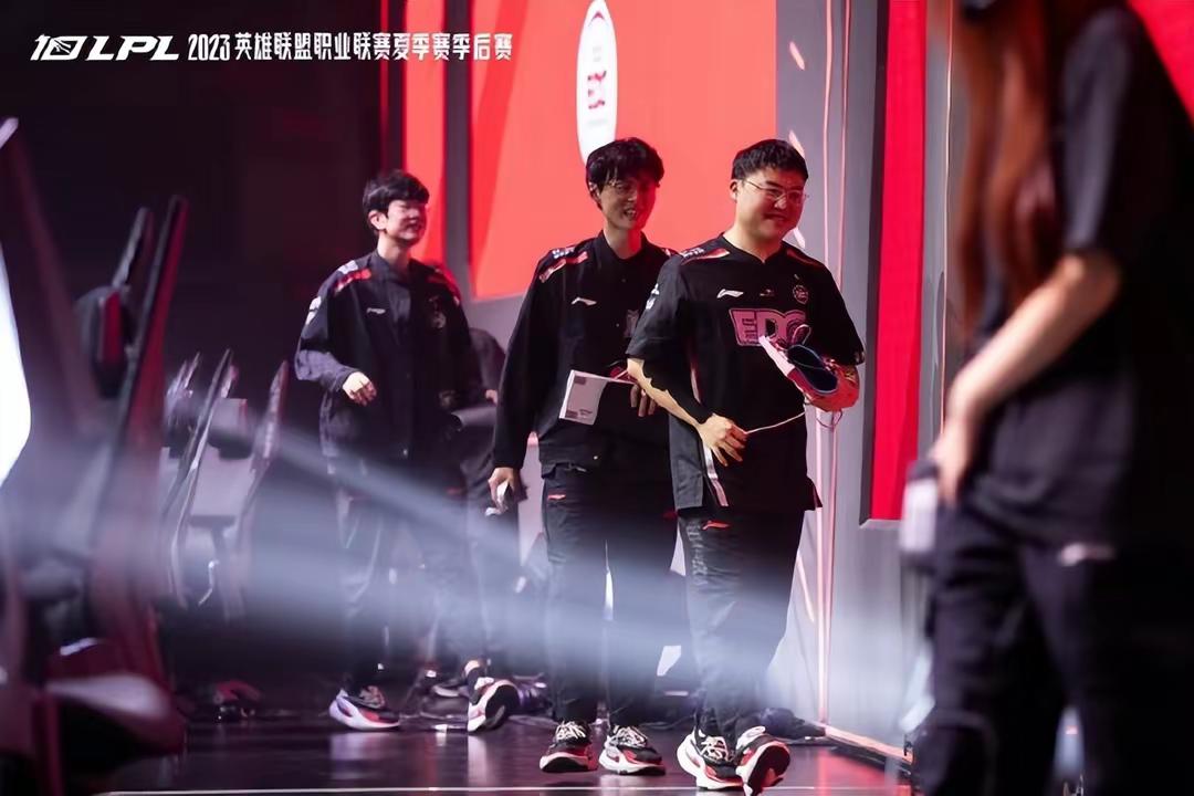 EDG3：2戰勝OMG，提前鎖定冒泡賽資格！ - 資訊咖