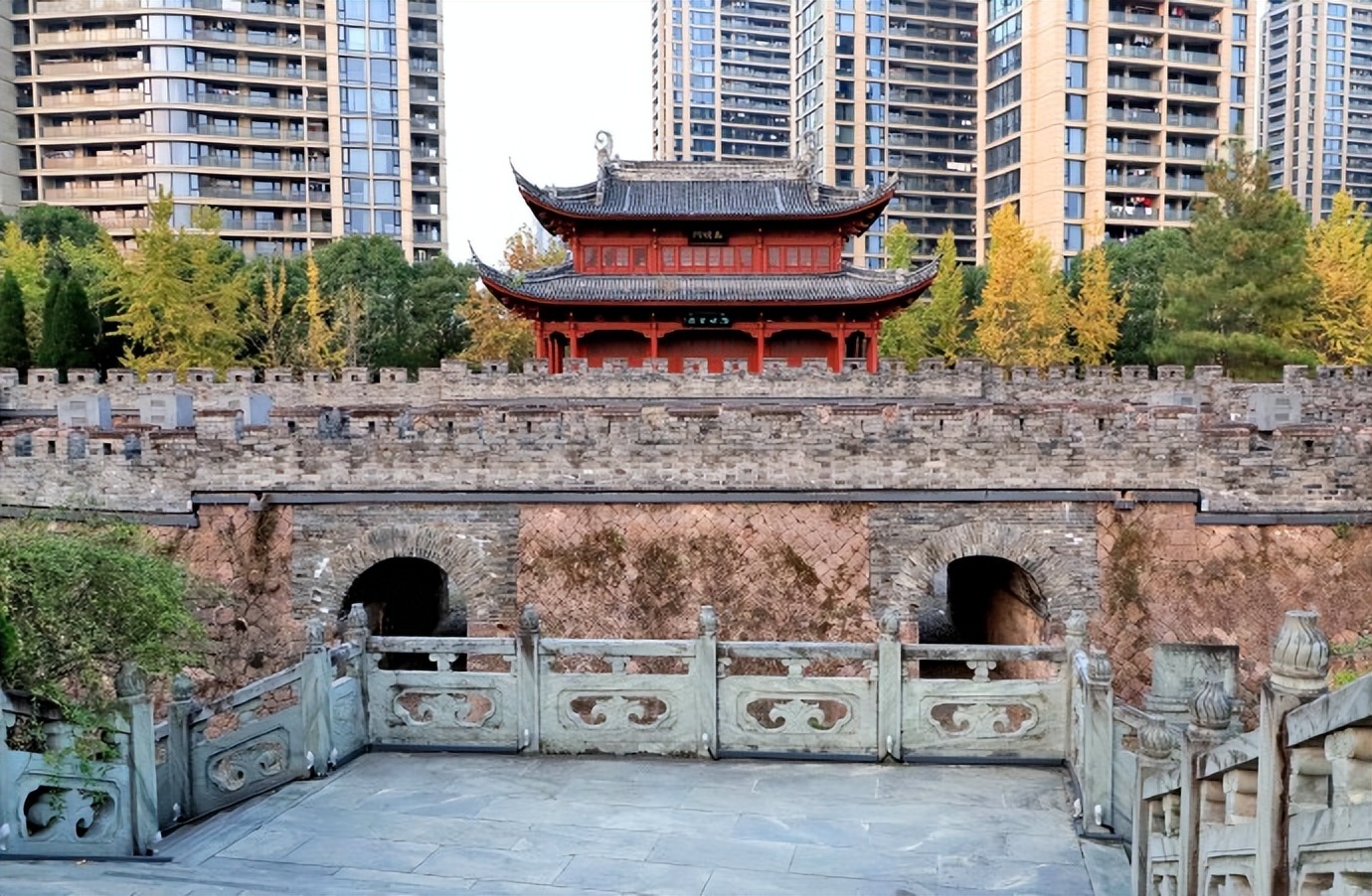 Chuzhou Ancient City Wall - Lishui - iNEWS