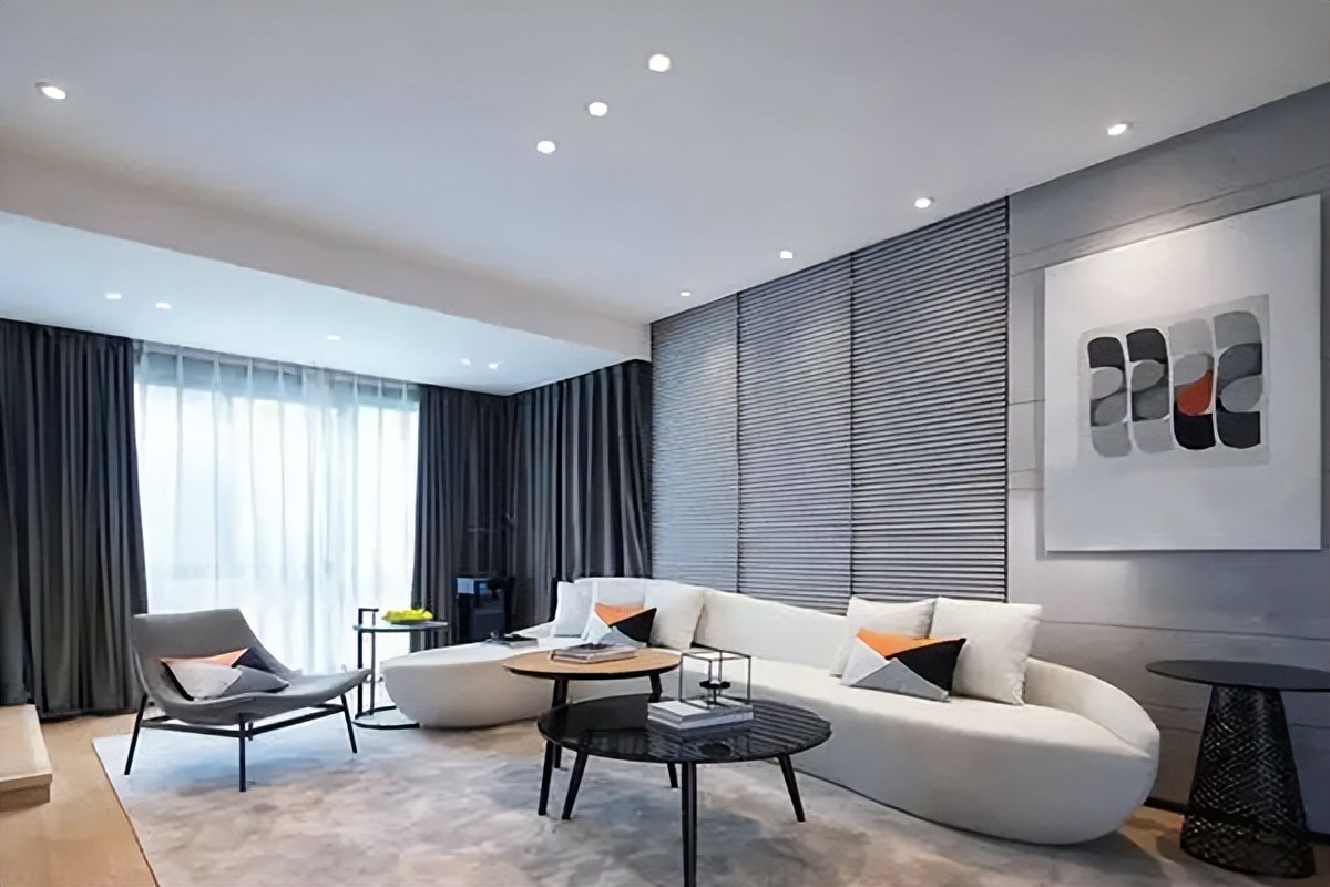 Which is better without main light or with main light - iNEWS