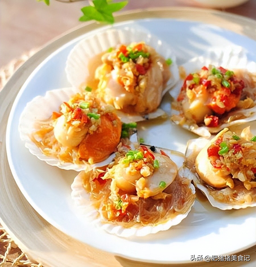 If you like to eat seafood, come here, the steamed scallops with garlic ...