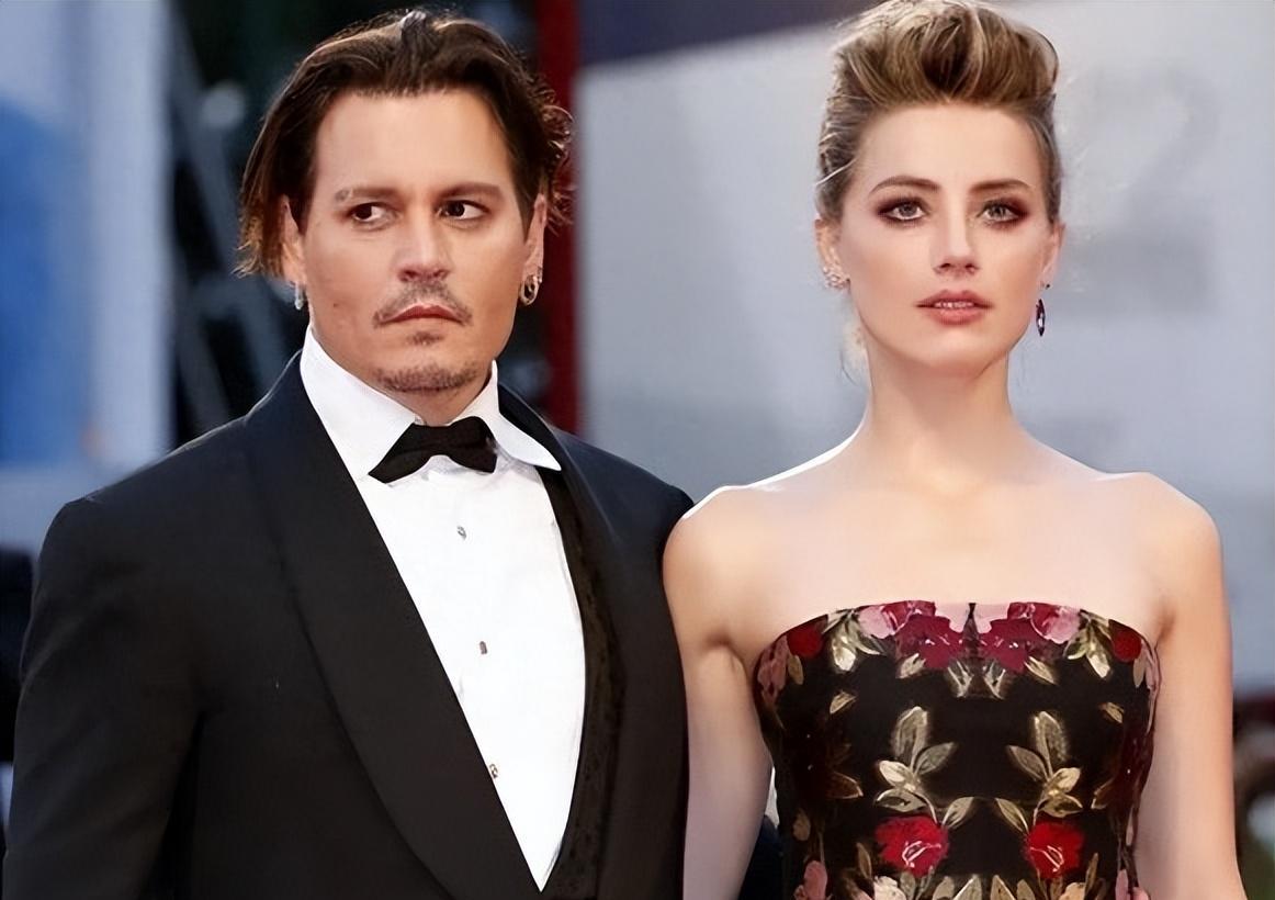 Bizarre moment! Musk and Amber's hot elevator dance scene revealed! - iNEWS