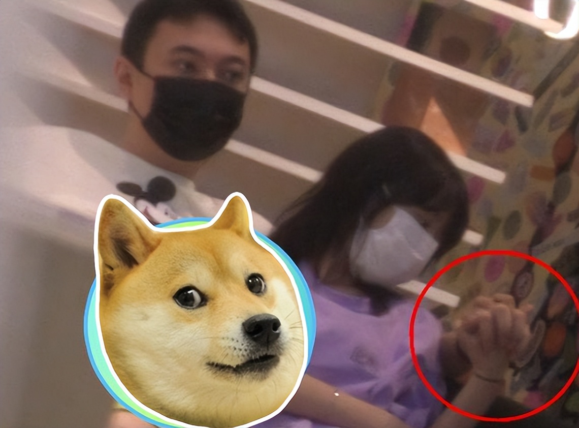 Wang Sicong embraces his new girlfriend for shopping, with a super-good ...