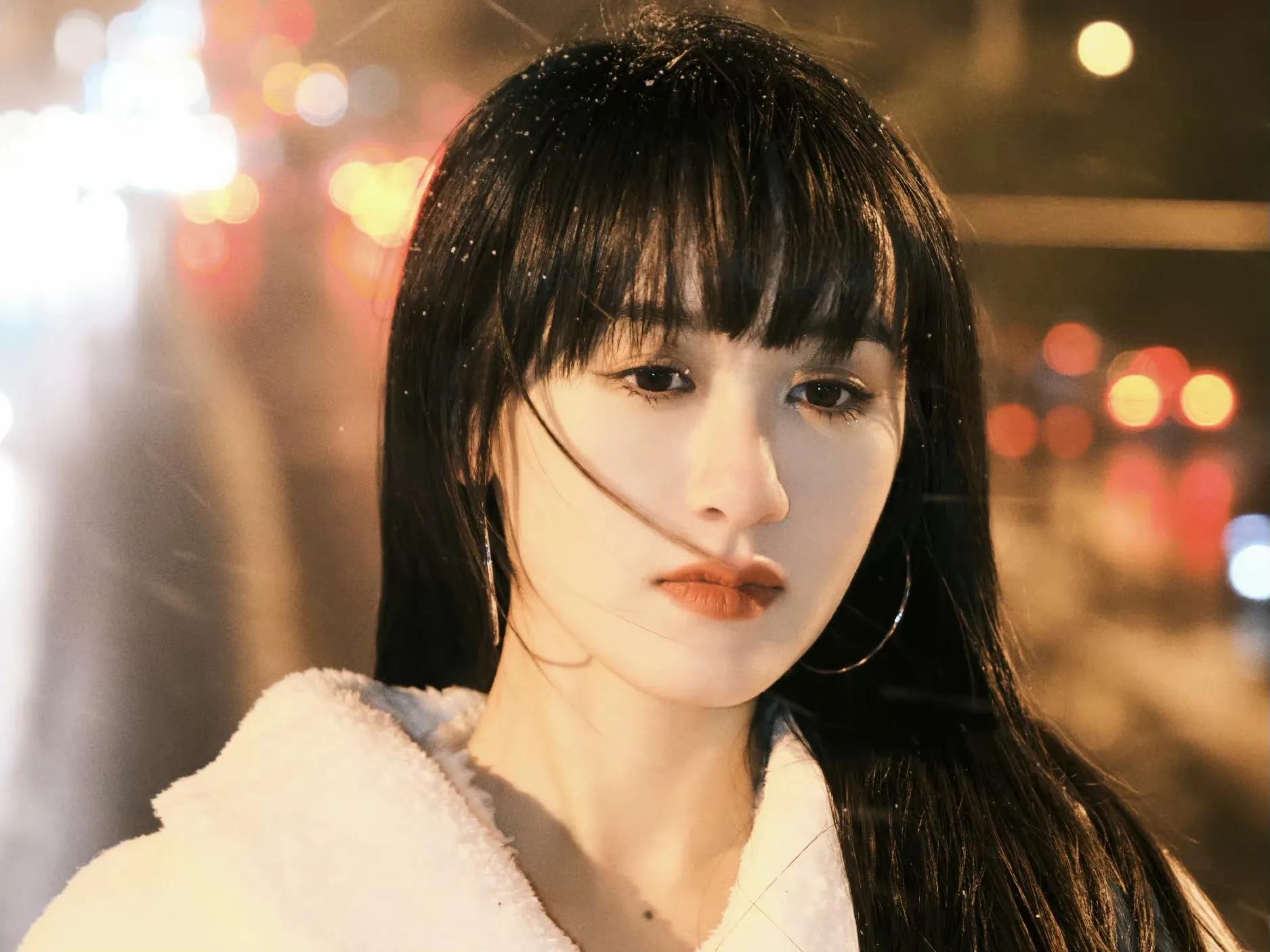 Yuan Bingyan launches another costume drama. You can question her acting skills but you must ...