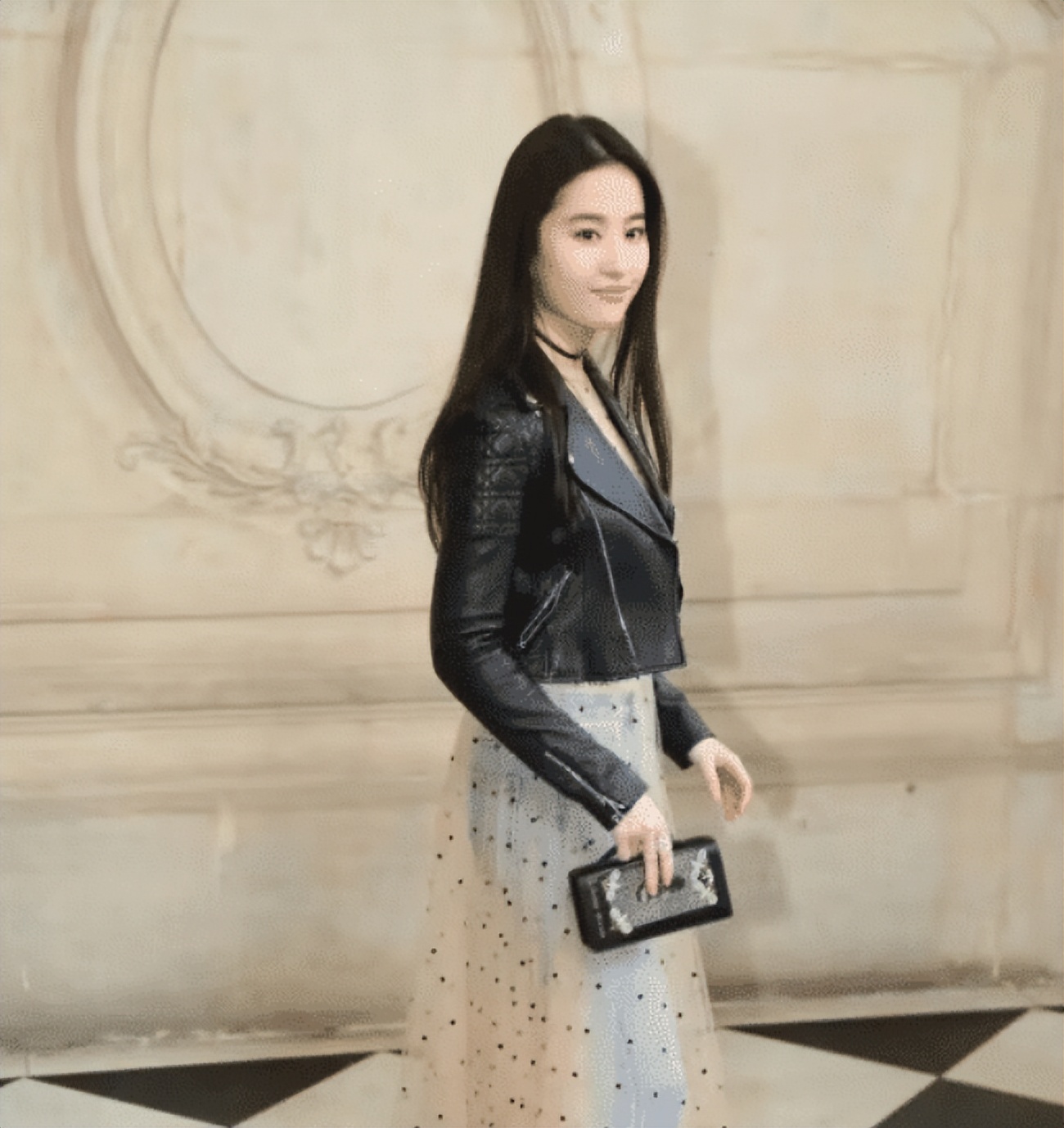 Liu Yifei's trendy outfits are fashionable, and the mix and match of ...