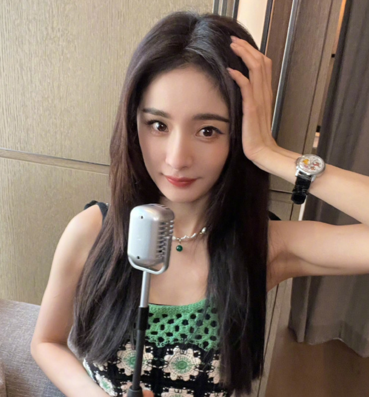 It was revealed that Yang Mi had dinner with her daughter, and Xiao ...