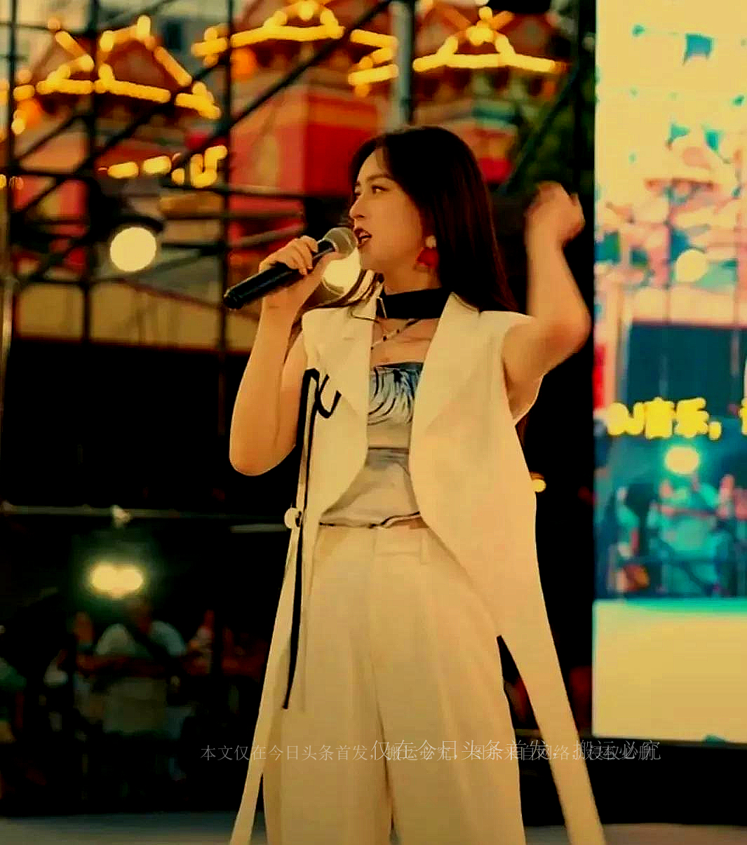 Internet celebrity singer Tang Yi grew up step by step with Douyin, and ...