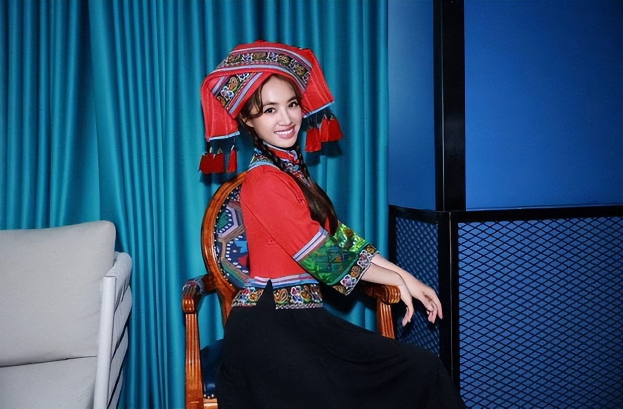 Jolin Tsai wears Zhuang costumes and braids to taste sweet and lovely ...