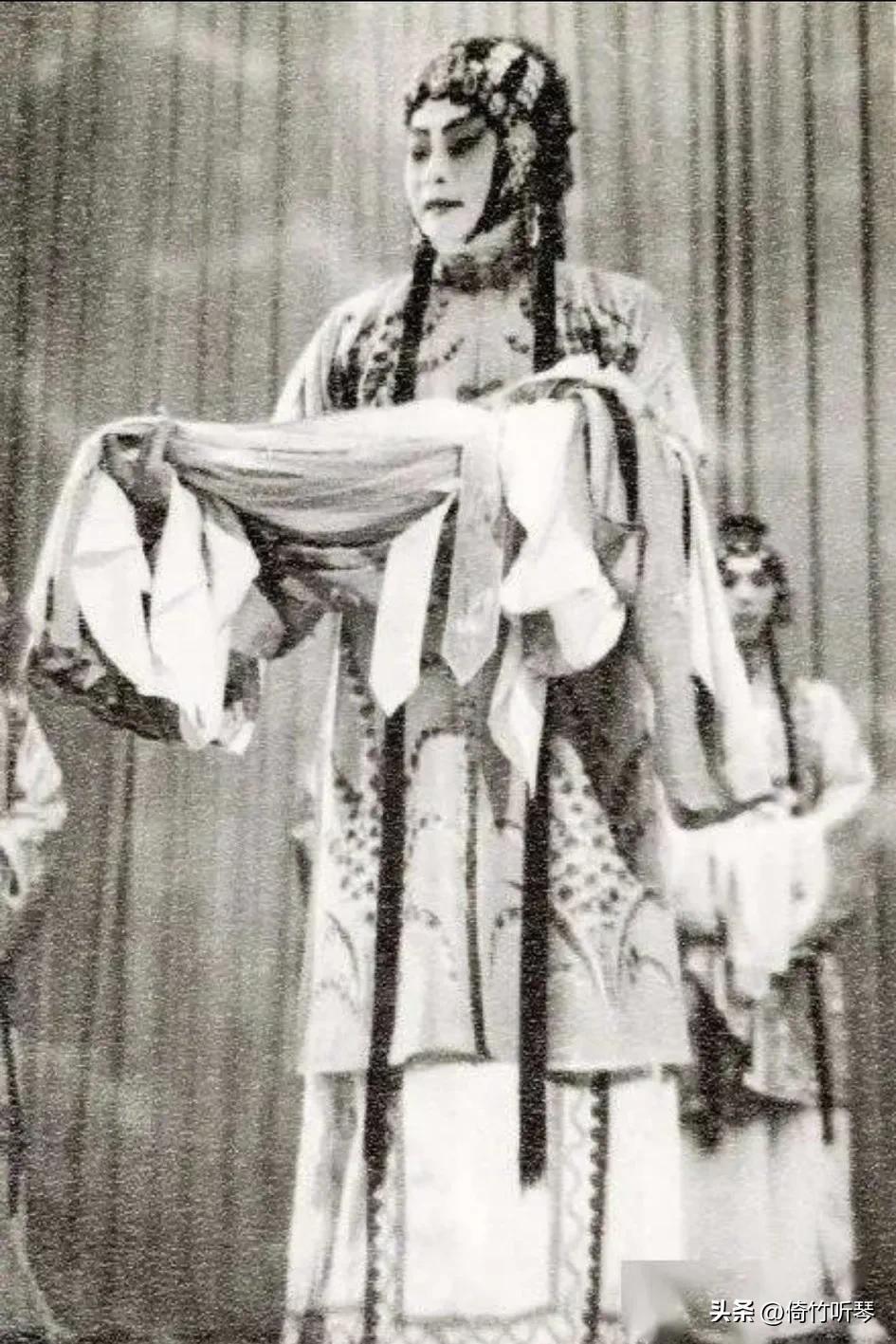 Cheng Yanqiu and I studied the singing style of "Three Claps" together ...