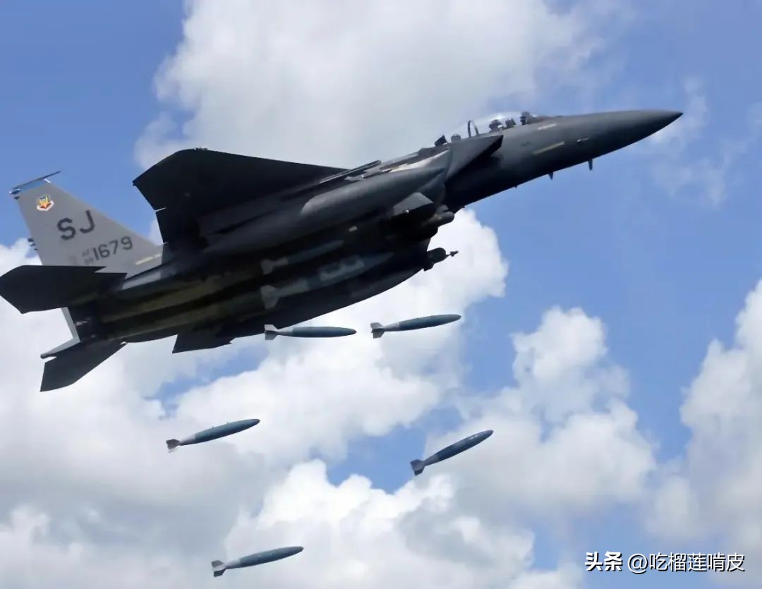 The 1,000-kilogram laser-guided bomb mounted on the Flying Leopard is ...