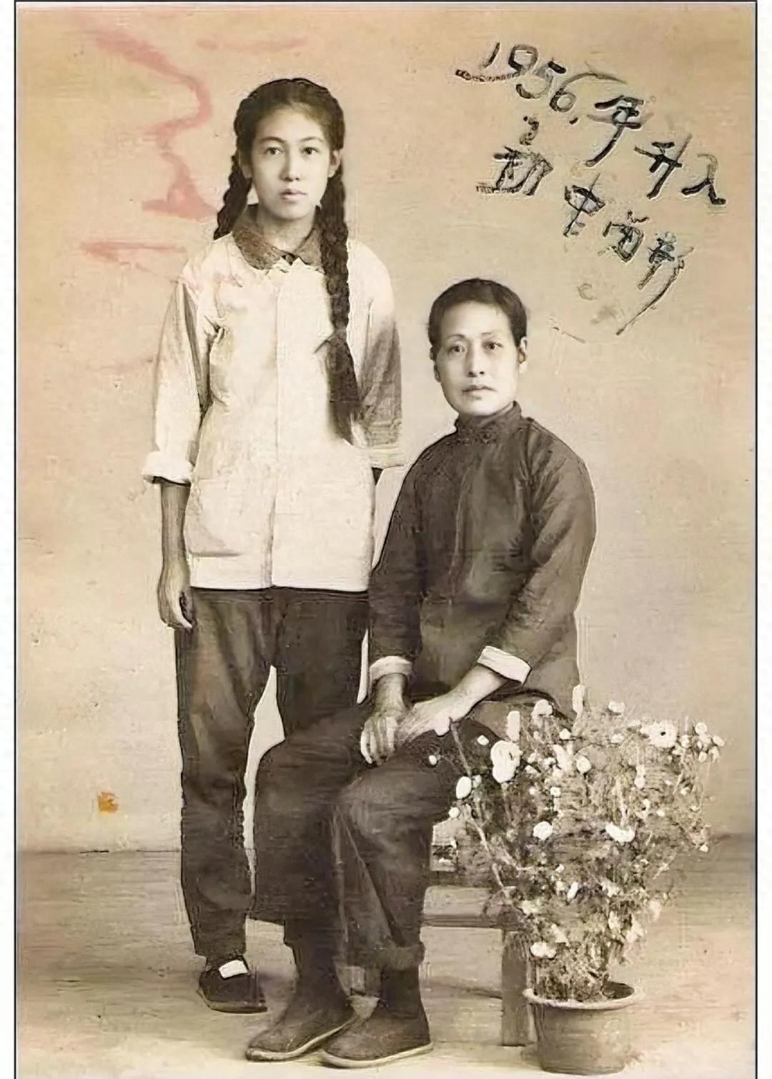 In 1956, a rare gathering of Zhang Lingfu's family: a precious photo of ...