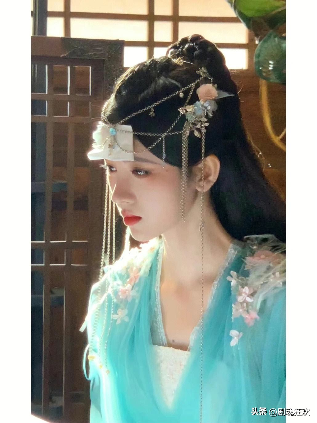 "Hua Rong" Xianxia love sweet abuse strikes, Ju Jingyi and Guo Junchen interpret the love of the ...