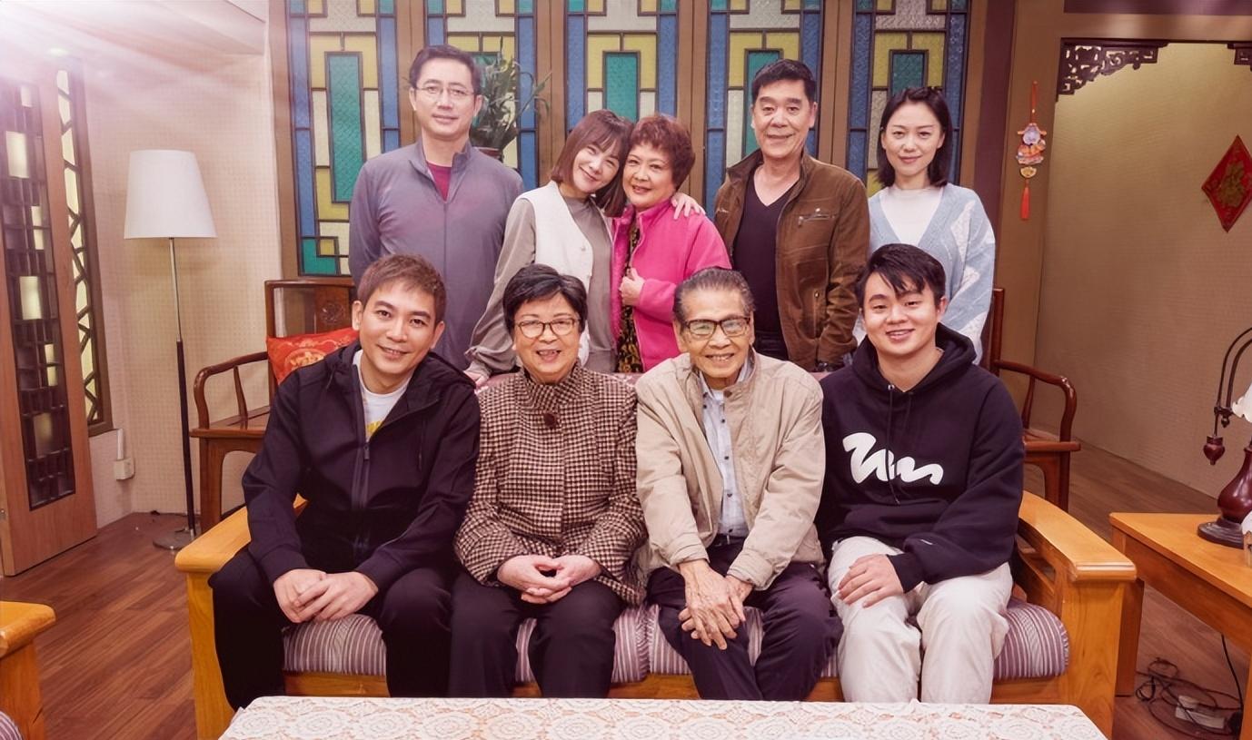 Gong Jintang, the actor who played Kang Bo, passed away, and the three ...