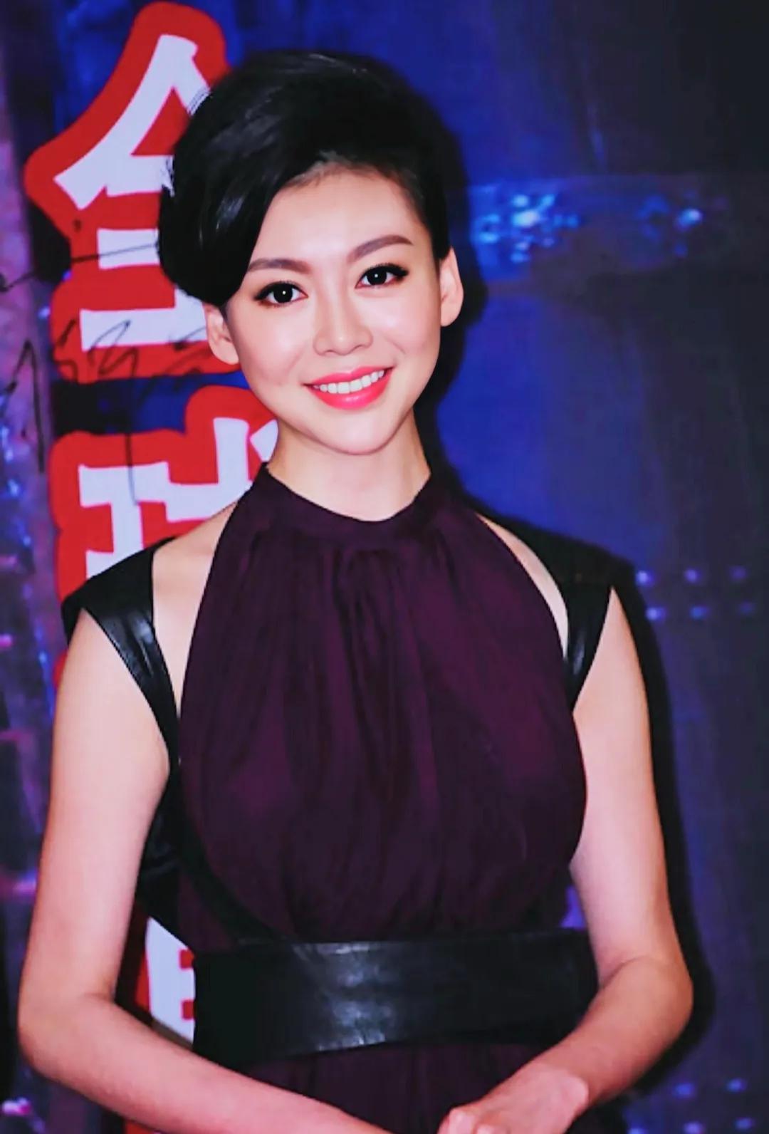 Sexy beauty: Gong Xinliang - iNEWS