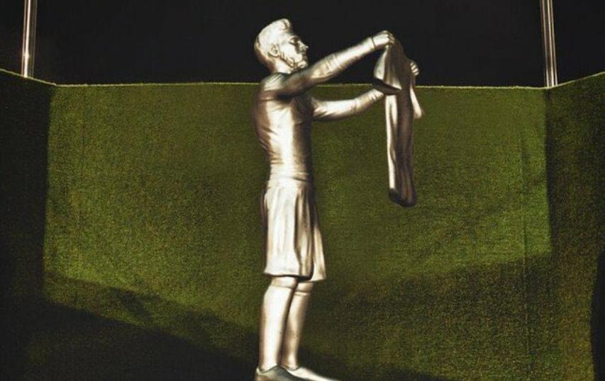 Ronaldo scored 700 club goals, Barcelona built a statue for Messi, will ...