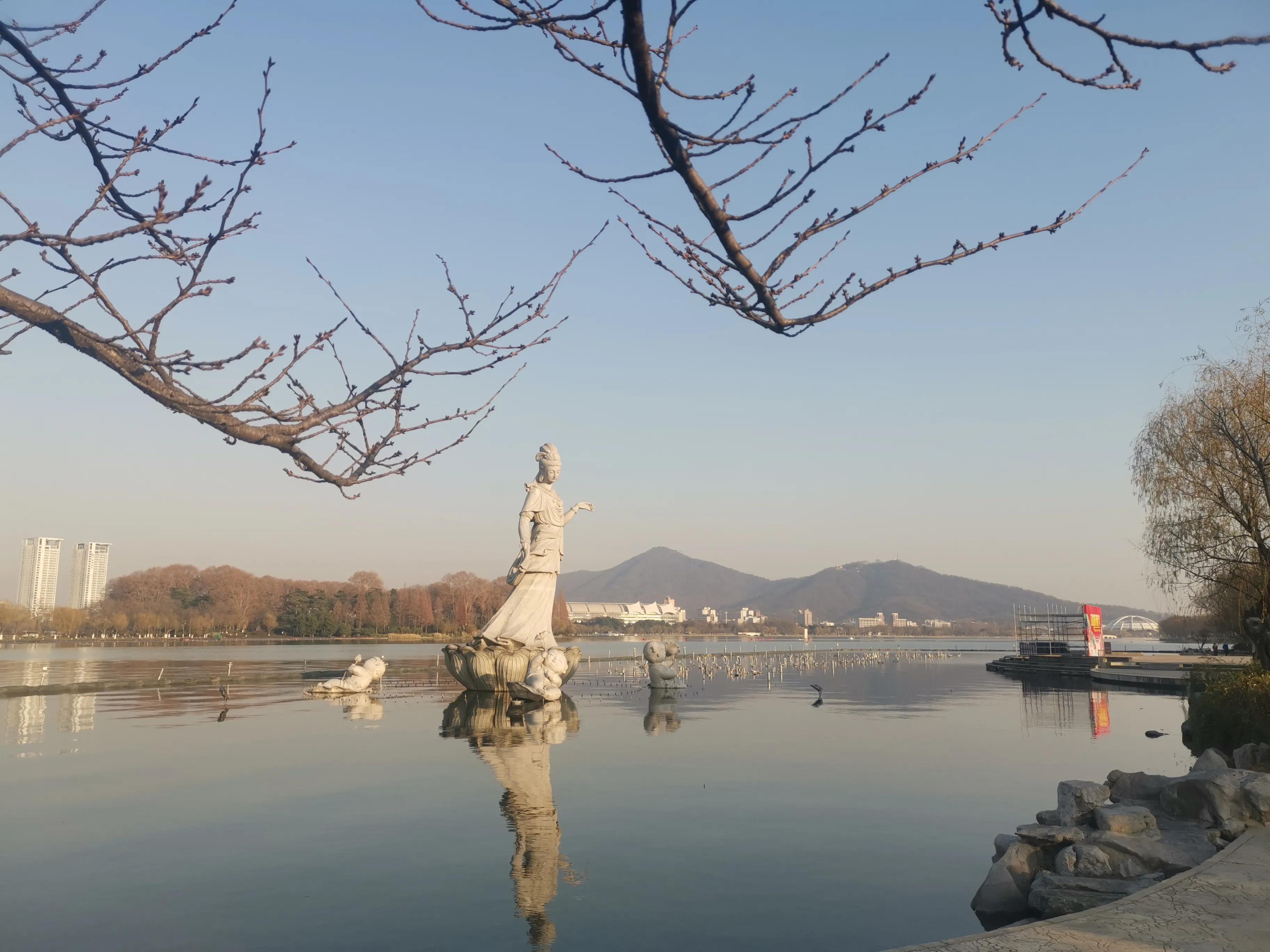 Xuanwu Lake in Winter - iNEWS