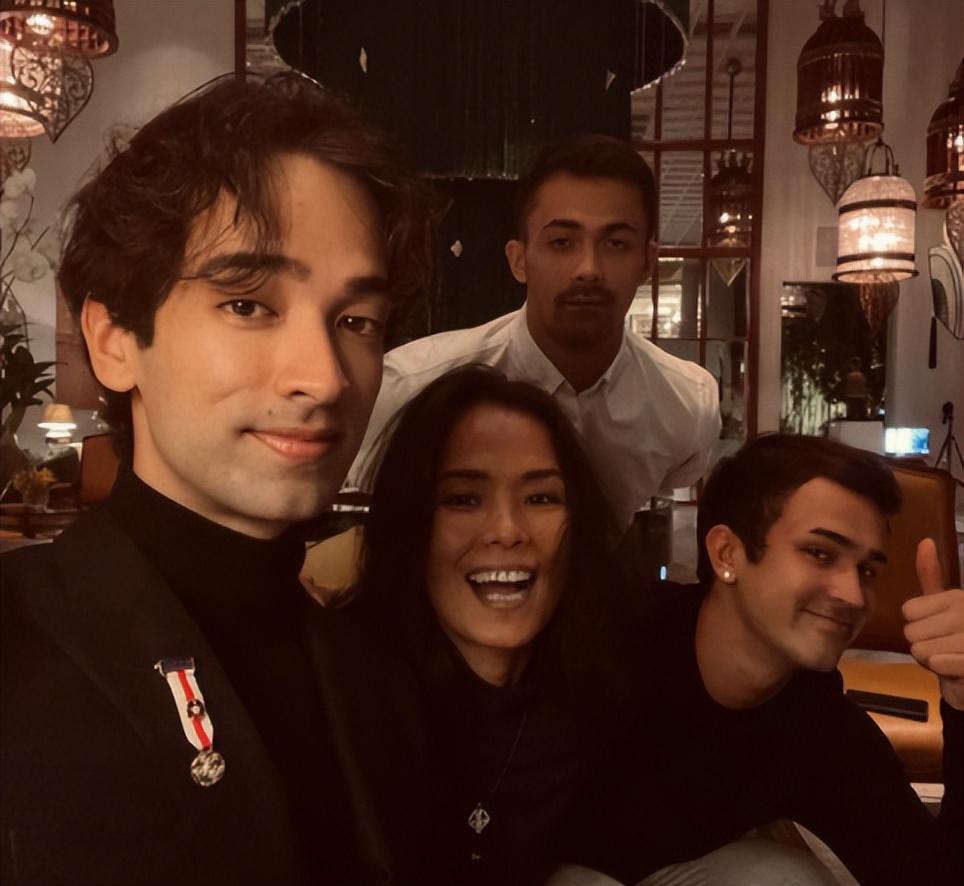 Wei Wei's eldest son is too much to play abroad, and he is bored after ...