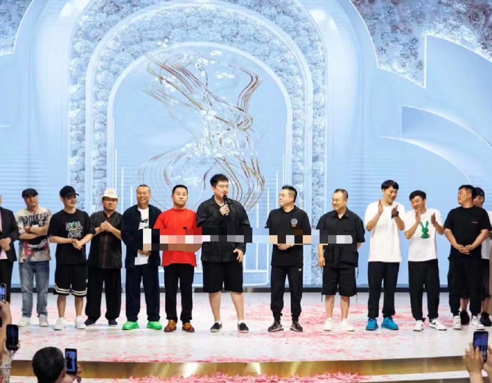 The group photo of Zhao's class was exposed, and Zhao Benshan's son ...