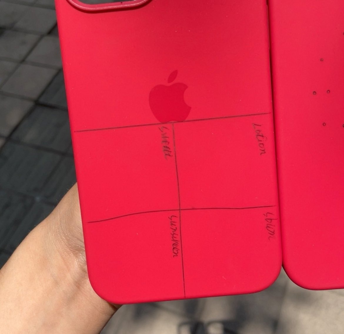 Exposure of Apple's iPhone 12 strength test silicone case: iron ball ...