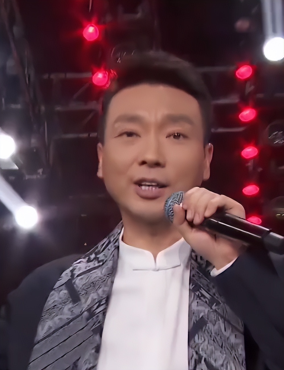 CCTV: Xiaoni, Wang Bingbing and other 6 people were identified as ...