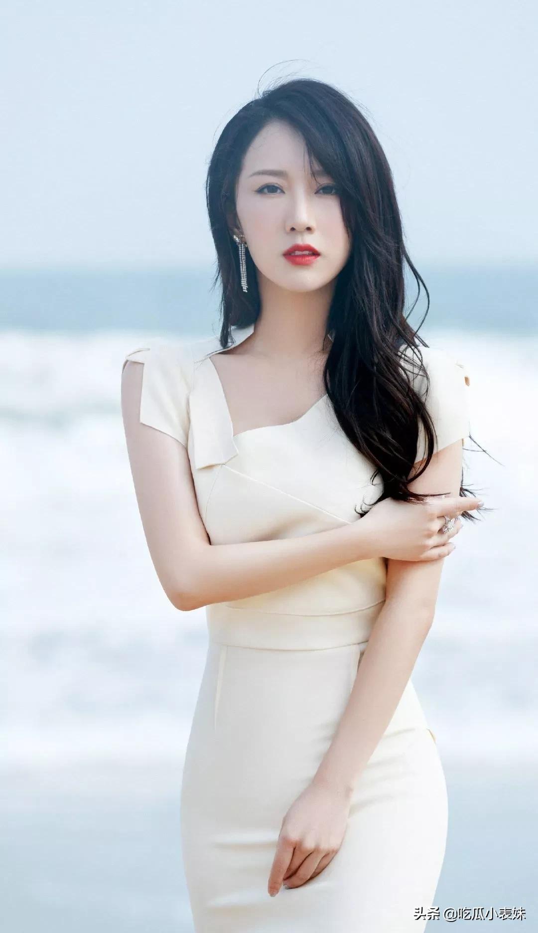 Li Nian's photo, slender figure, never get tired of seeing it - iNEWS