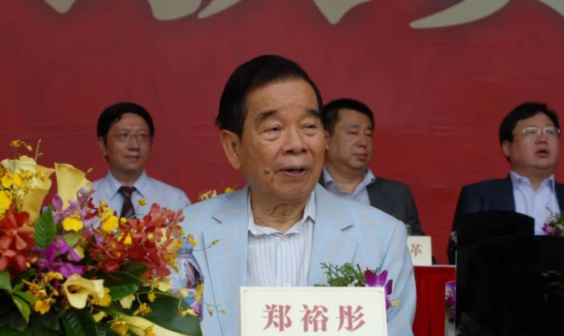 Before the founder of Chow Tai Fook died, he handed over the business ...