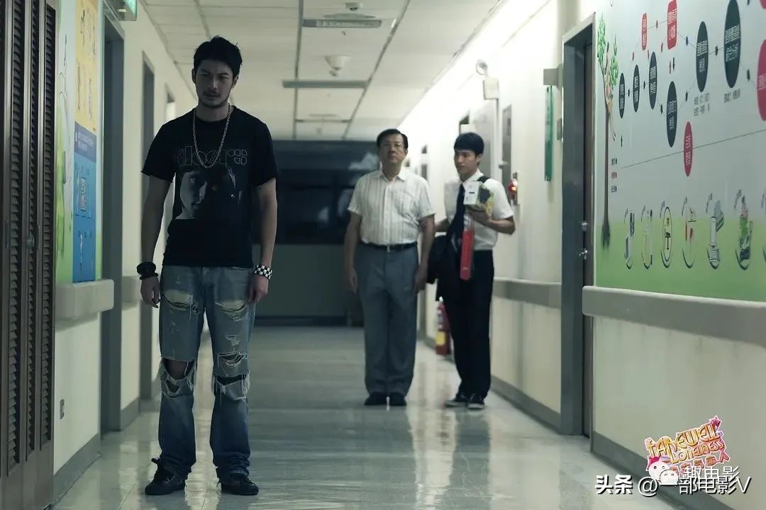 It uses inflatable dolls as a gimmick, but it is a good movie "My ...