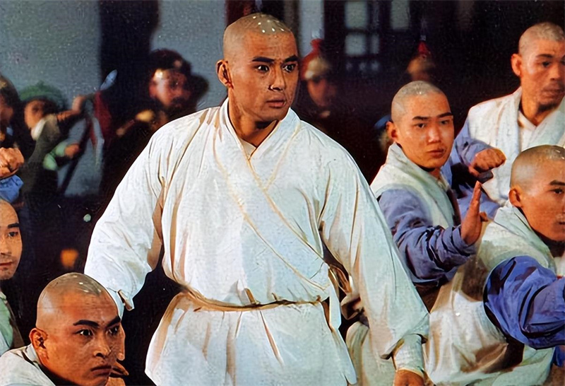 Yu Rongguang made money to support his family and took care of the housework at home, but at the ...