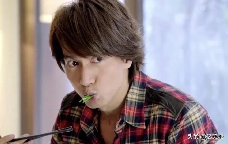 There is a kind of plastic surgery called Jerry Yan without bangs ...